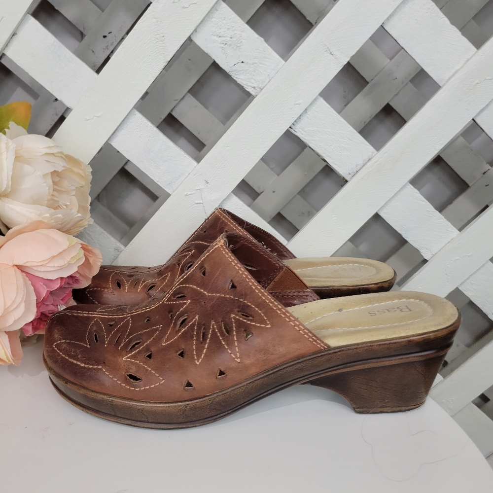 Y2k Bass Laser Cut Floral Leather Clogs Size 9 - Gem
